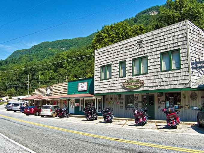 A handful of shops and eateries line the street, each one promising its own slice of mountain hospitality.