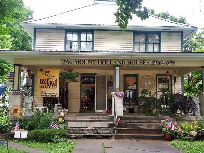 This charming shop combo offers gems and gifts, because apparently one treasure trove just wasn't enough for Metamora.
