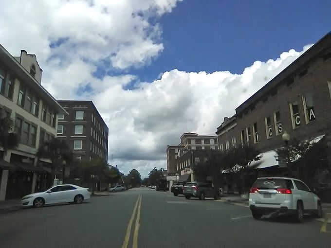 Wide streets and minimal traffic&mdash;a refreshing change from metropolitan gridlock. Your blood pressure drops just looking at this peaceful thoroughfare.