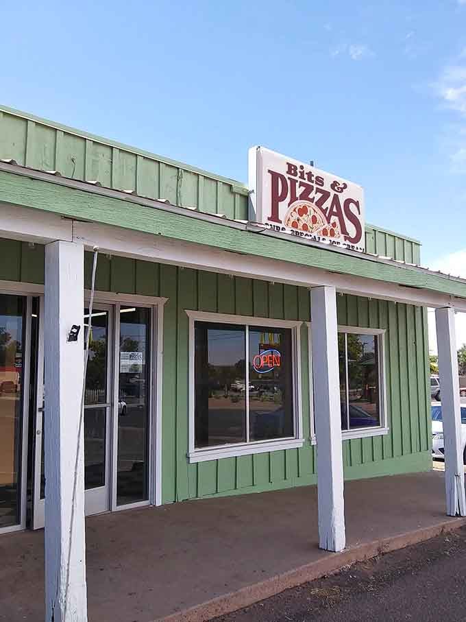 Bits & Pizzas' mint-green exterior might be humble, but what happens inside is pure pizza magic. Small-town charm at its tastiest!