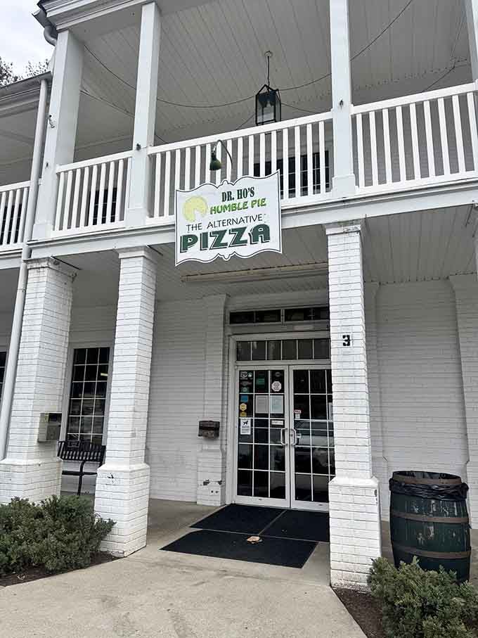 Dr. Ho's colonial-style building looks more like a charming Southern home than a pizza paradise &ndash; that's the first surprise.