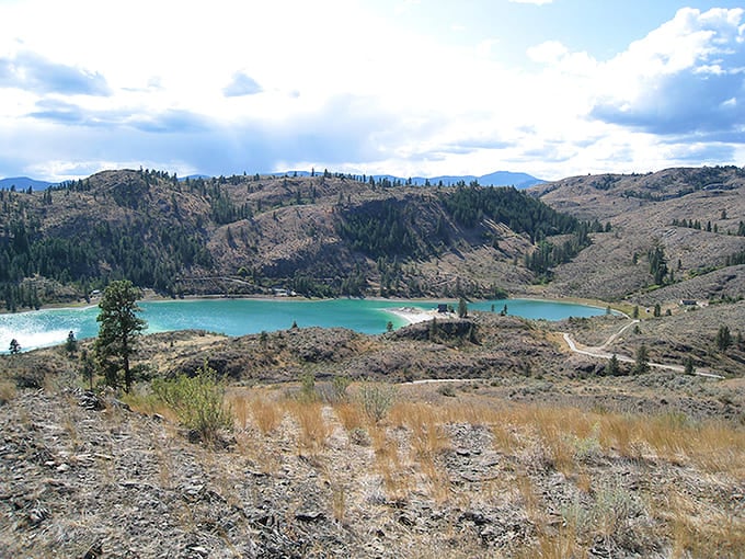 That turquoise lake gleams like a desert jewel, proving water can appear anywhere if it really wants to.
