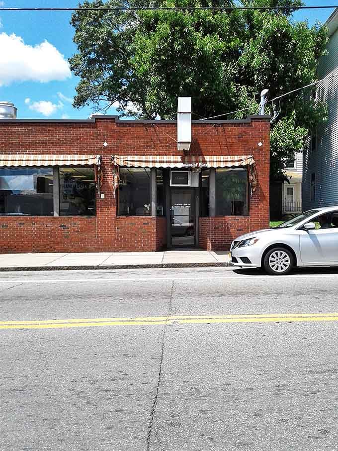 This timeless storefront looks like it stepped out of a Norman Rockwell painting about pizza.