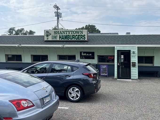 When the parking lot's this full on a regular day, you know the locals have discovered something special.