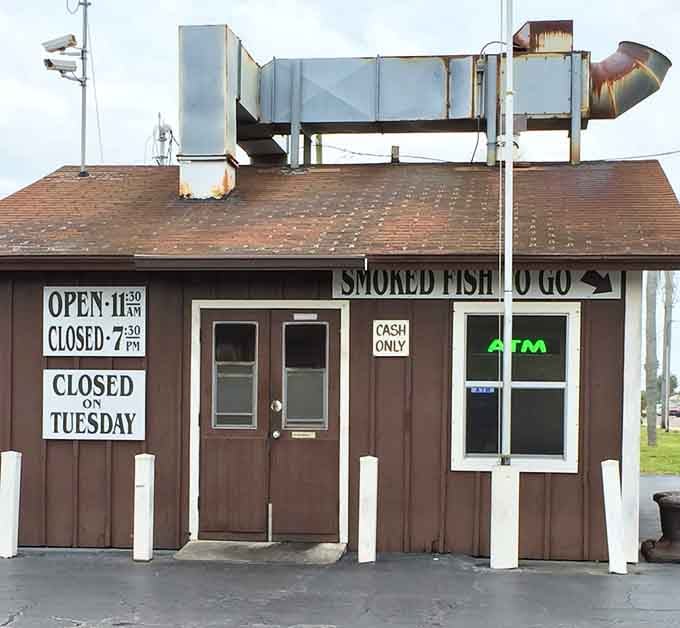 "Smoked Fish To Go" might be the most beautiful four words in the English language at this no-frills St. Petersburg landmark.