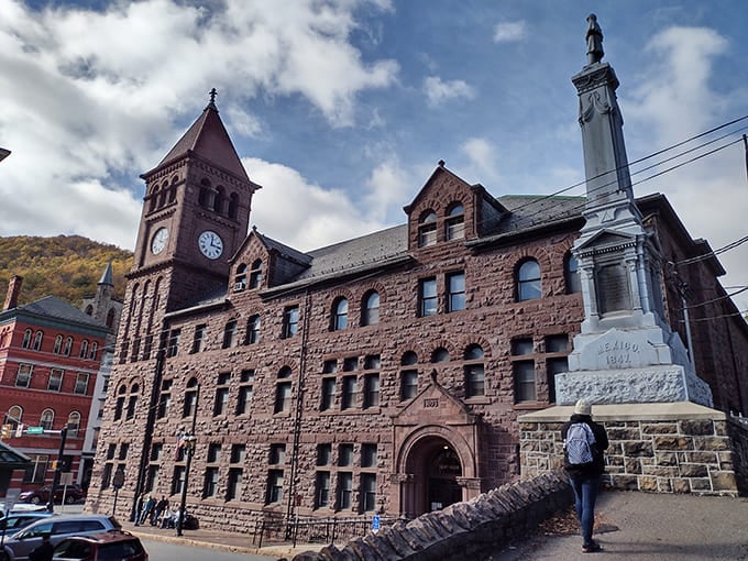 This Romanesque courthouse looks ready to prosecute anyone who doesn't appreciate good stonework.