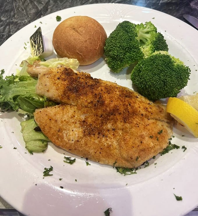 Perfectly seasoned flounder with fresh broccoli proves diners can do elegant when they want to show off a little.