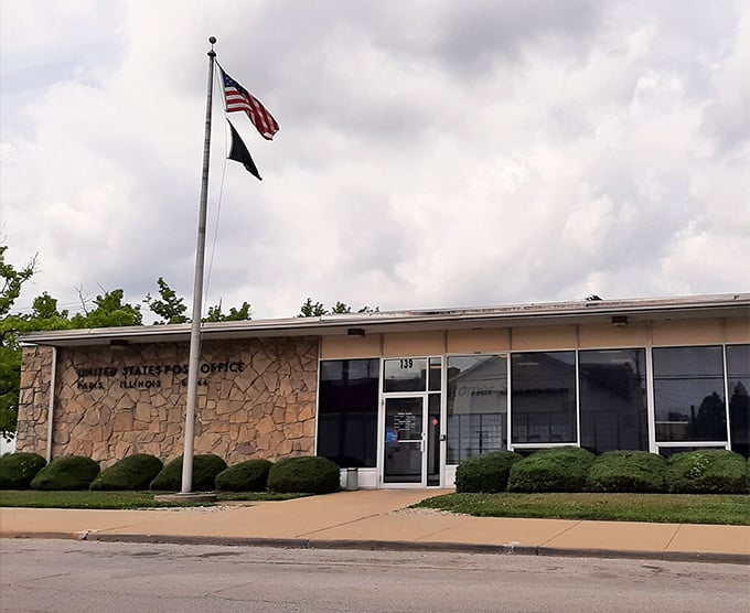 The post office building rocks mid-century style like your cool aunt who never threw anything away.