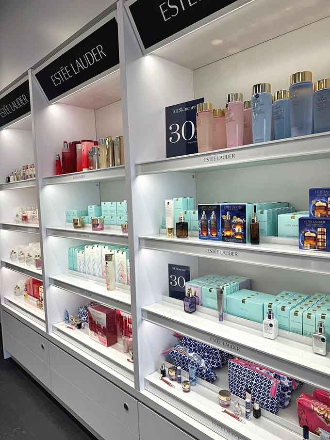 Est&eacute;e Lauder products lined up like beauty soldiers, ready to make you look refreshed even after outlet marathon shopping.