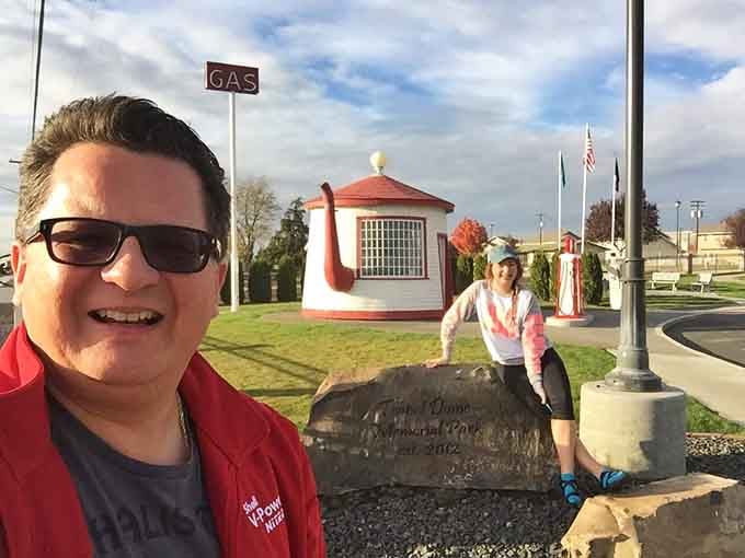 Nothing says "road trip success" quite like posing with a building shaped like your grandmother's favorite dishware.