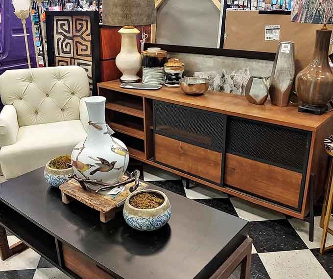 Mid-century meets modern in this vignette that would make any HGTV host swoon. That wooden credenza is practically begging to come home with you.