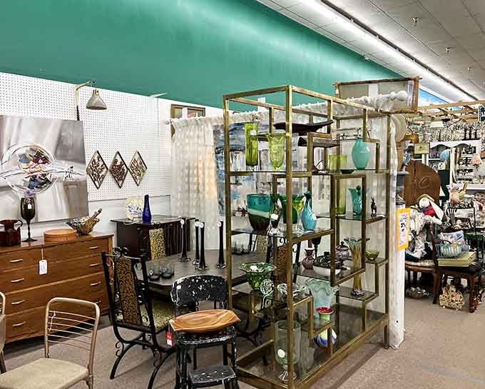 Mid-century modern meets Victorian elegance in this carefully curated booth. That brass shelving unit would look perfect in your living room, wouldn't it?