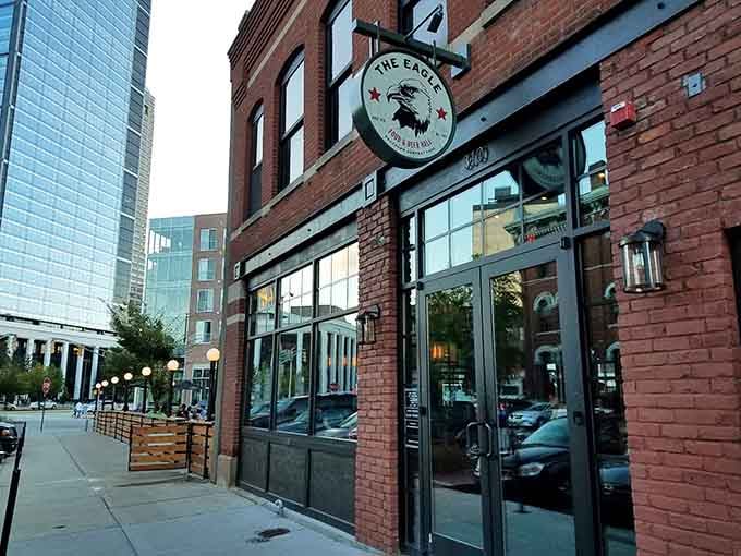 Urban brick meets culinary magic. Where hipsters and their parents finally agree on something: great chicken!