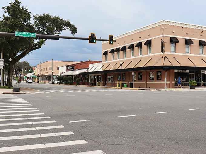 Spanish moss-draped oaks and classic architecture blend together like a scene from your favorite Southern movie.