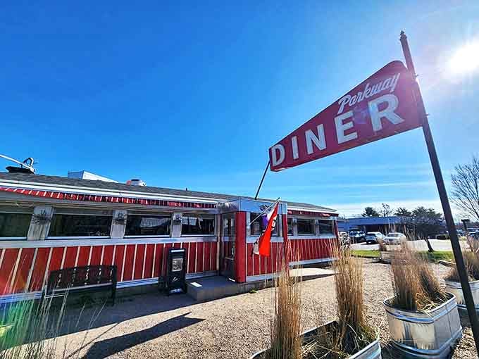That iconic sign has been guiding hungry travelers to homemade pie and perfect eggs for decades. Diner nirvana!