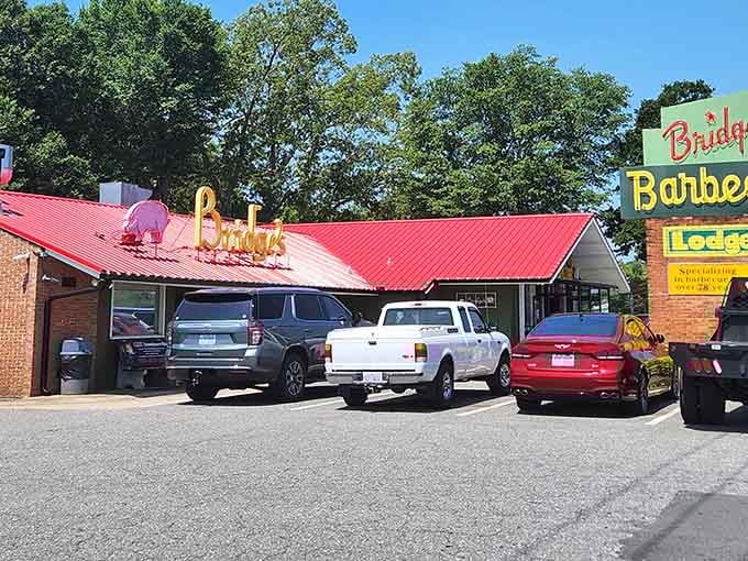 Red roof, green walls, and pure barbecue happiness - some color combinations just work perfectly together.