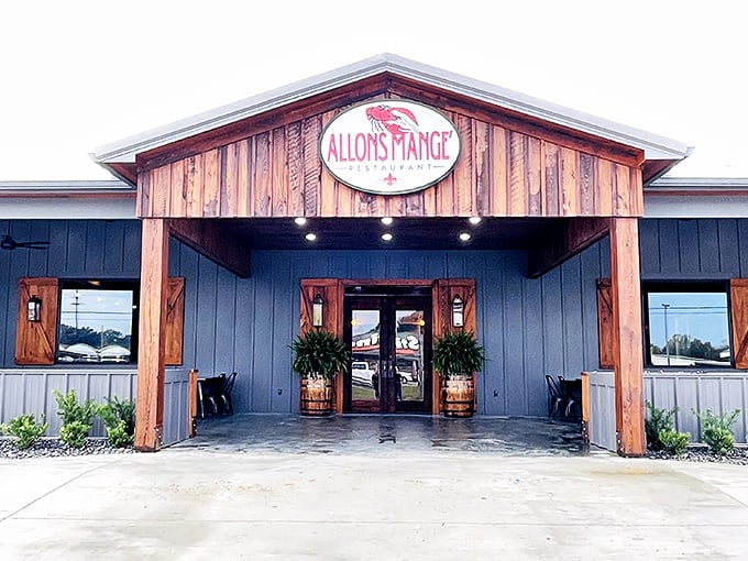 Allons Mang&eacute;'s rustic wooden entrance practically whispers "come eat" in Cajun French, a siren call to hungry travelers and locals alike.
