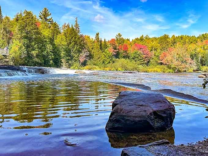 That perfectly placed boulder knows it's photogenic and isn't afraid to show it off shamelessly.