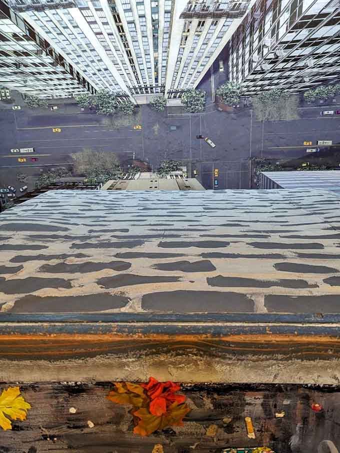 This optical illusion will mess with your head harder than trying to understand why we still use fax machines.