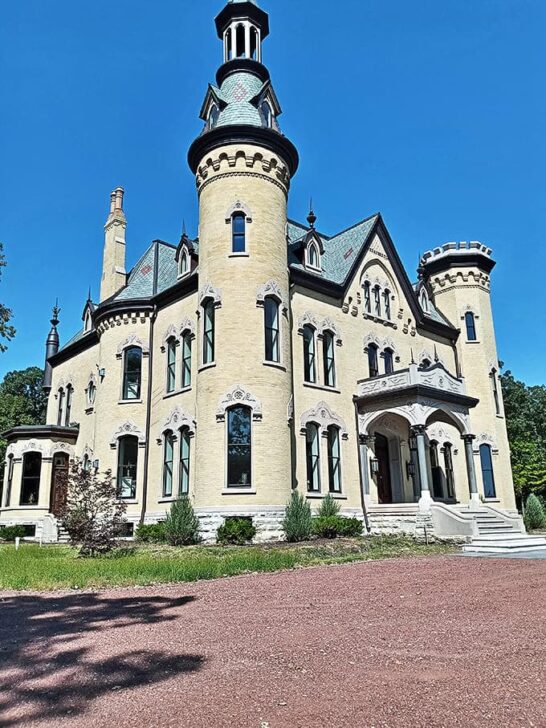 8 Breathtaking Castles In Illinois That Are Totally Worth The Road Trip