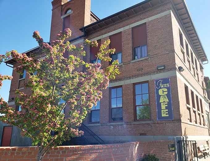 Faye's Cafe's historic brick building has witnessed generations of Livingston locals falling in love&mdash;with their breakfast menu.