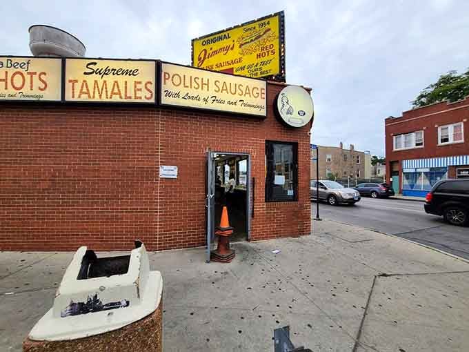 Since 1954, this corner has been serving Chicago classics, and those hand-painted signs have more character than most reality shows.