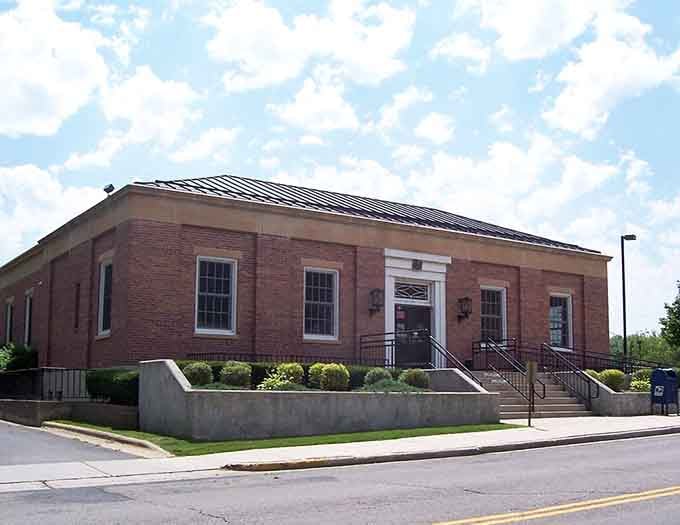 Chilton's impressive historic buildings house cultural attractions that provide affordable entertainment options for budget-conscious residents.