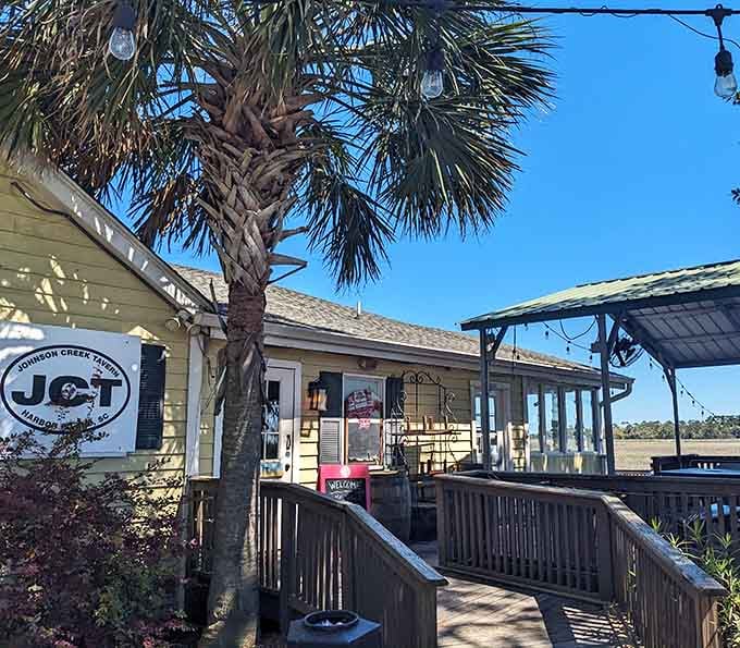 When a restaurant sits right on the water like this, you know the fish didn't have far to travel to your plate.