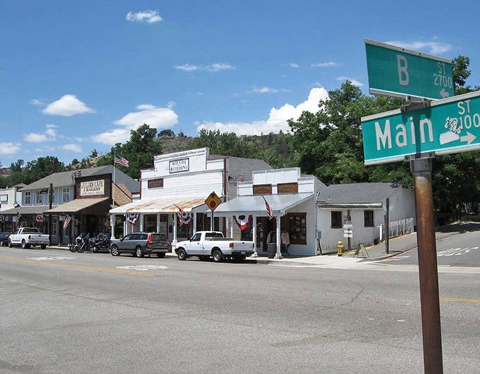 Julian's main street serves up a slice of the Old West with a side of the town's famous apple pie. No filter needed for this postcard view.