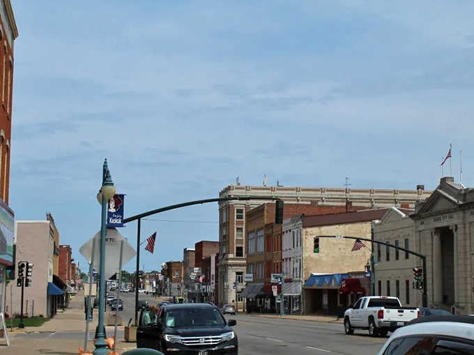 Main Street Keokuk offers that quintessential small-town feel, where American flags wave and historic storefronts invite exploration without emptying your wallet.