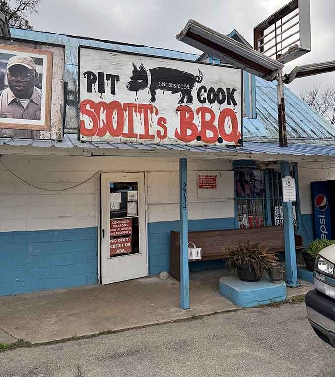 Scott's Bar-B-Que proves that sometimes the best meals require a little adventure to find them.