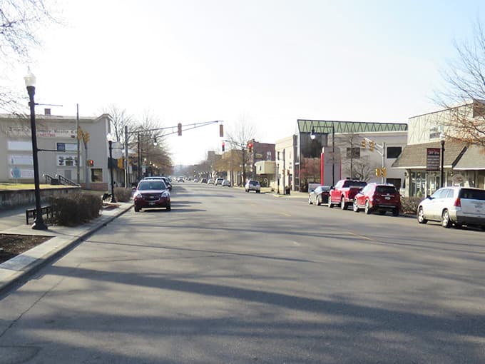 Wide streets and angle parking make running errands feel less like a demolition derby and more like civilized living.