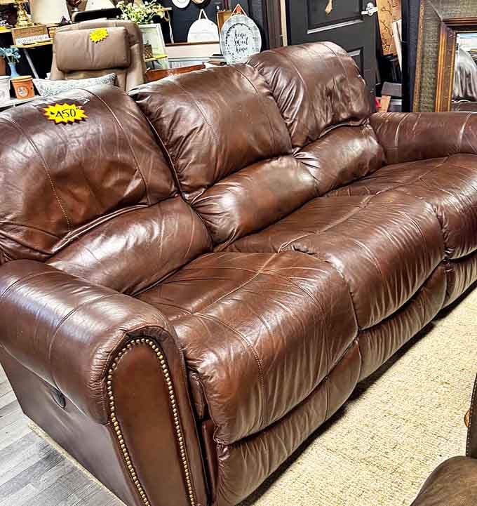 This leather sofa has already done the hard work of breaking in. Like a baseball glove that fits perfectly, it's ready for your living room.