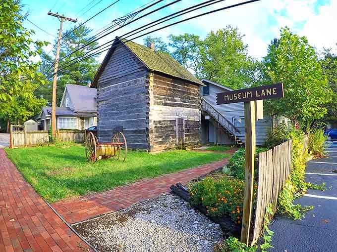 Charming log cabins remind visitors of the humble beginnings of this creative town, now a thriving artistic hub.