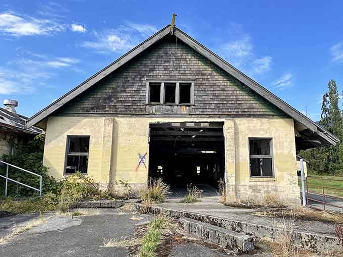 This isn't your grandparents' picturesque red barn, but it's infinitely more fascinating in its beautiful decay.