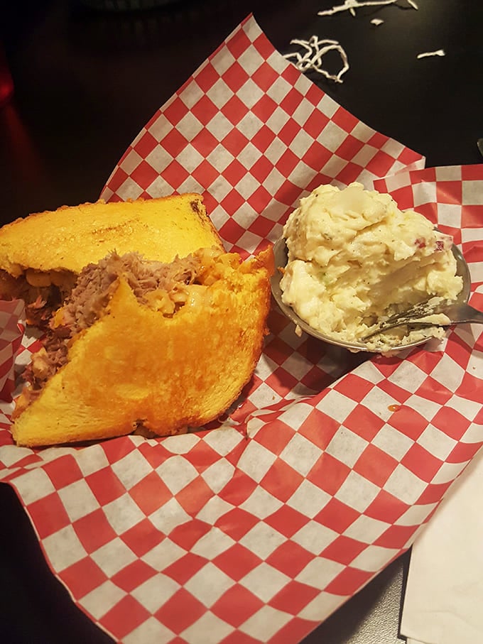 Cornbread and potato salad: the supporting actors that deserve their own Oscar. The perfect sidekicks to any BBQ protagonist.