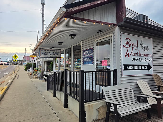 The covered porch and string lights promise home-cooked meals that'll remind you of Sunday dinners at Grandma's house.