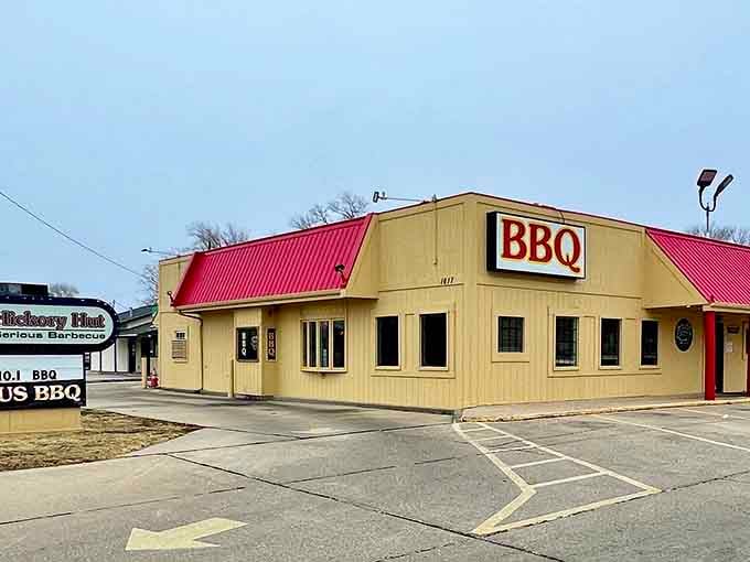 Hickory Hut's tan and red exterior might not win beauty contests, but the barbecue inside deserves a crown.