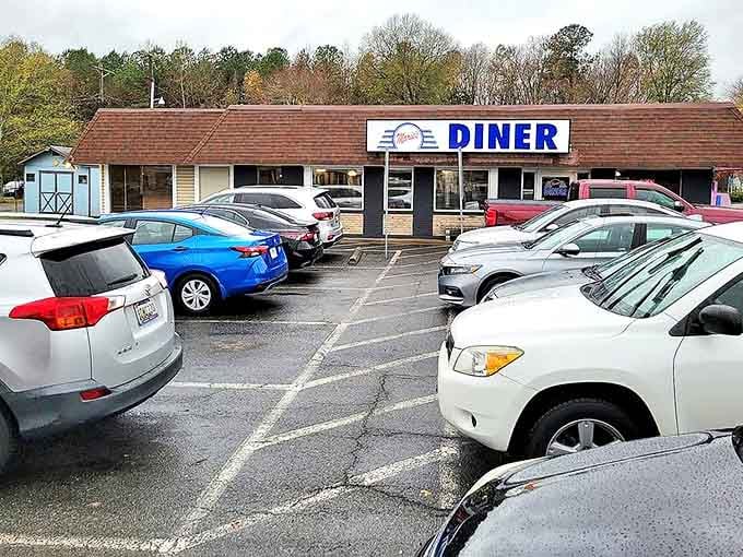 A full parking lot at a diner is like a standing ovation&mdash;the people have spoken, folks.