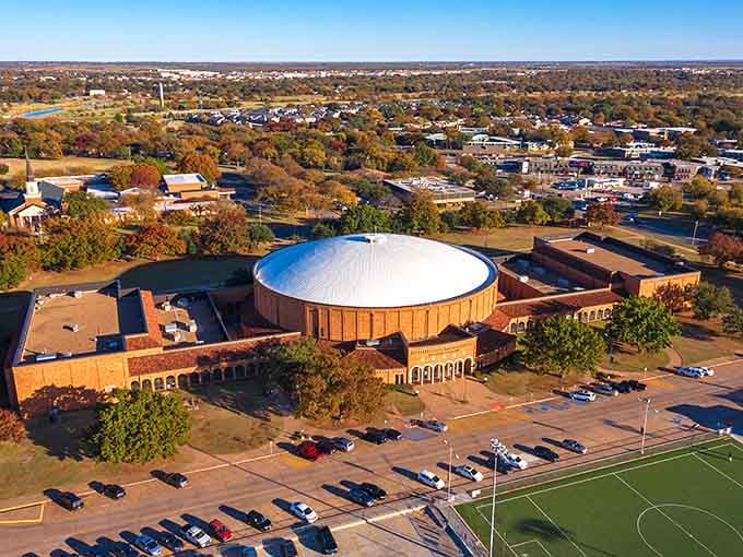 That distinctive dome rises above the landscape like a spaceship landed and decided to stay for the barbecue.