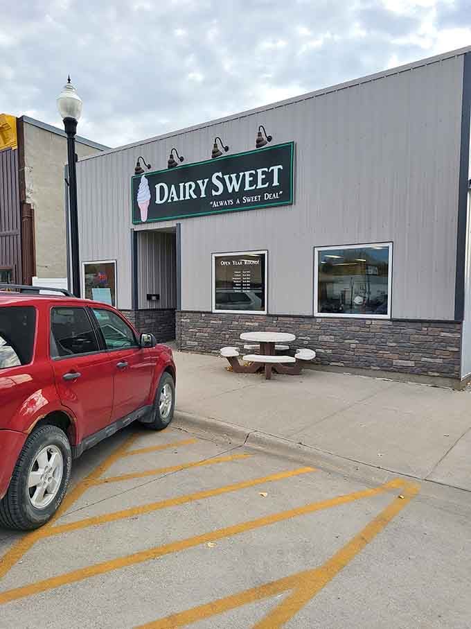 Sweet treats and savory eats! This humble white building is where tenderloin dreams and ice cream fantasies peacefully coexist.