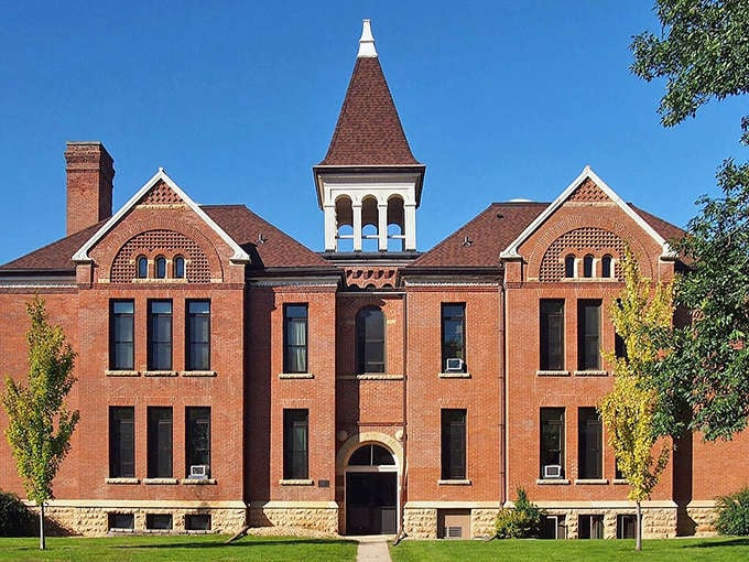 This stately brick building in North Mankato stands as a testament to when public architecture was meant to inspire&mdash;not just house government paperwork and fluorescent lighting.