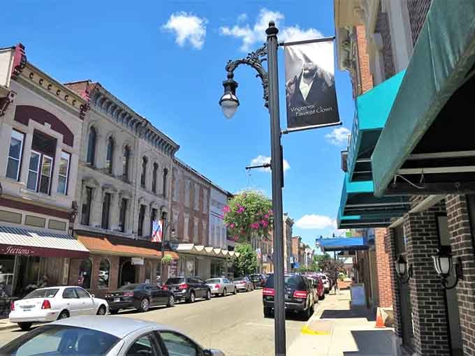Downtown Vincennes blends historic charm with modern convenience – the best of both worlds for budget-conscious retirees.