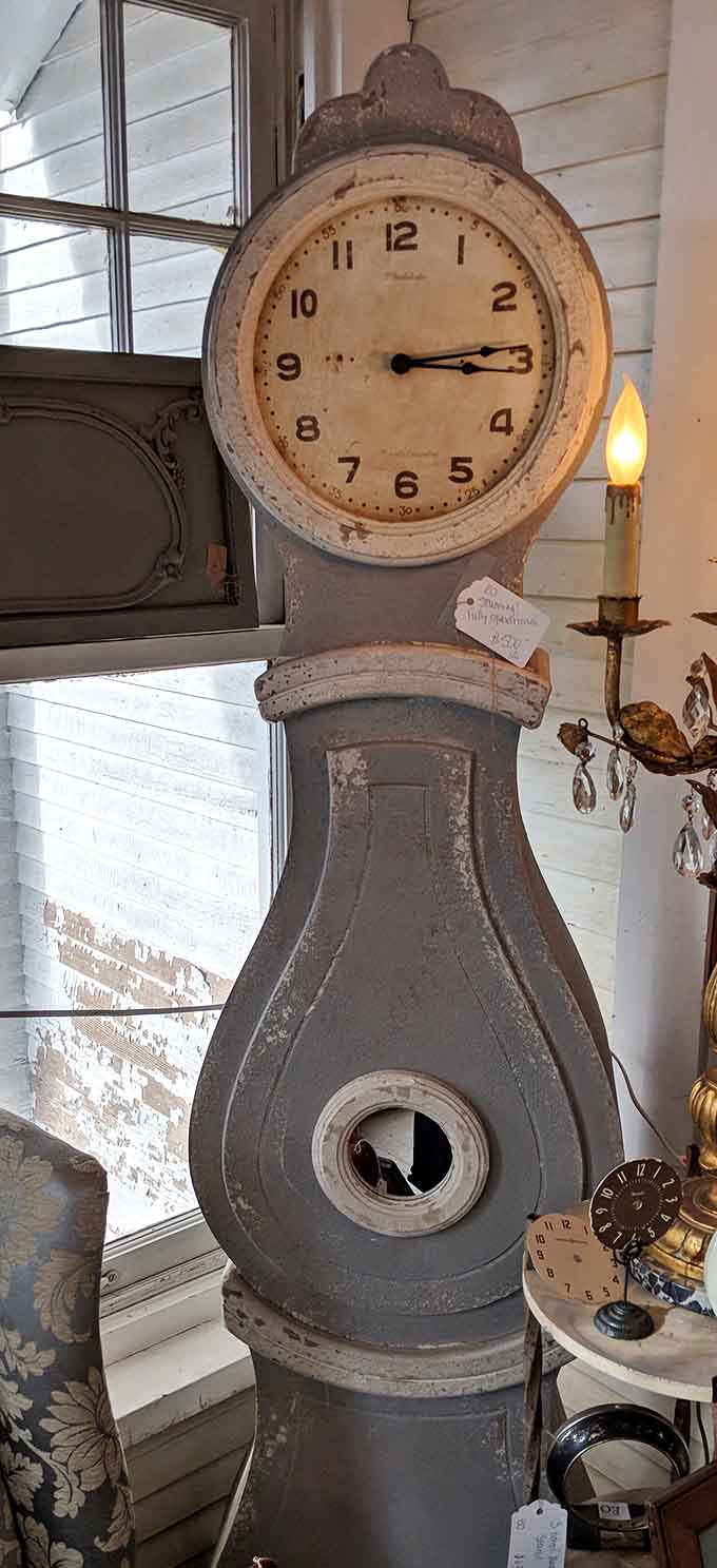 This magnificent grandfather clock doesn't just tell time&mdash;it's lived through it. Three o'clock never looked so historically significant!