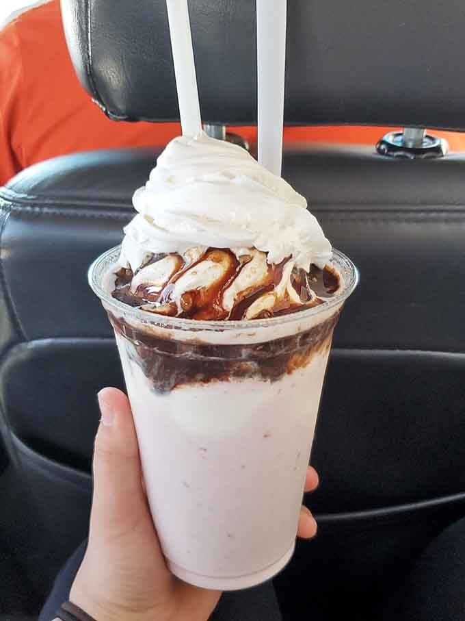 Root beer floats that look like they're auditioning for a role in a Norman Rockwell painting, and they'd get cast.