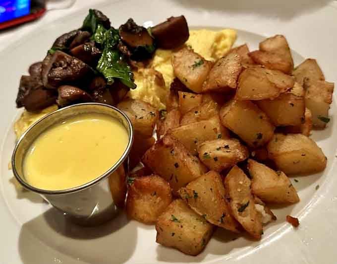 This mushroom and spinach omelette with crispy potatoes makes waking up before noon actually seem like a reasonable life choice.