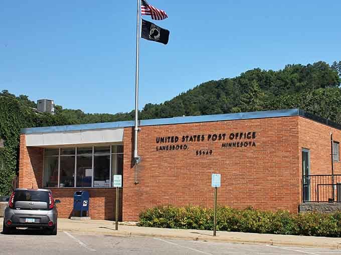Even the post office looks picturesque here, nestled against bluffs that make mail delivery feel downright scenic.