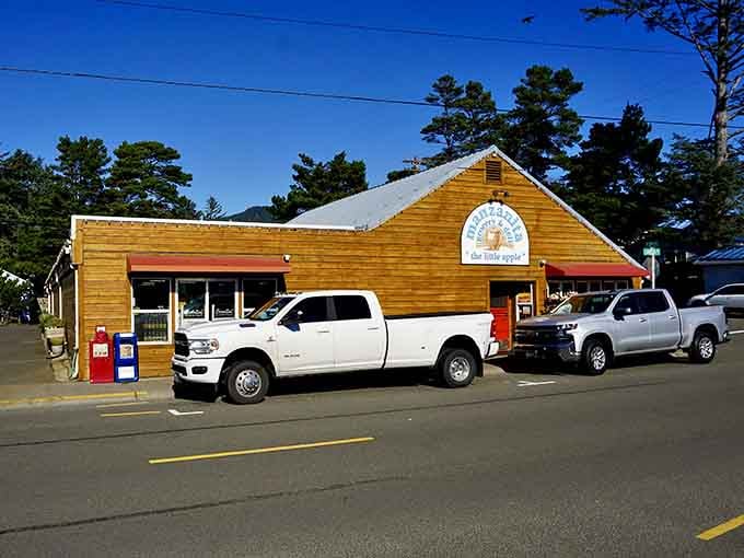 The Little Apple's bright yellow exterior practically beams with small-town friendliness and the promise of good eats inside.