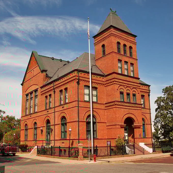 The old Jefferson Museum's red brick grandeur houses treasures from the town's steamboat heyday&mdash;like a Victorian time capsule with better air conditioning.