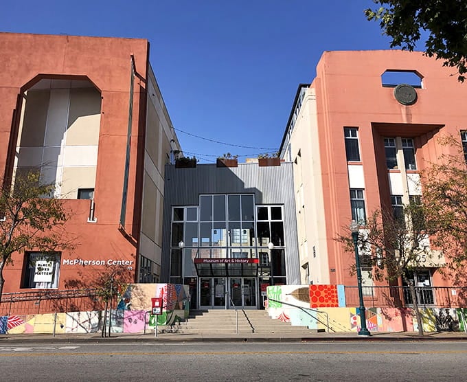 The Museum of Art & History's bold architecture announces that Santa Cruz takes its culture seriously, sort of.